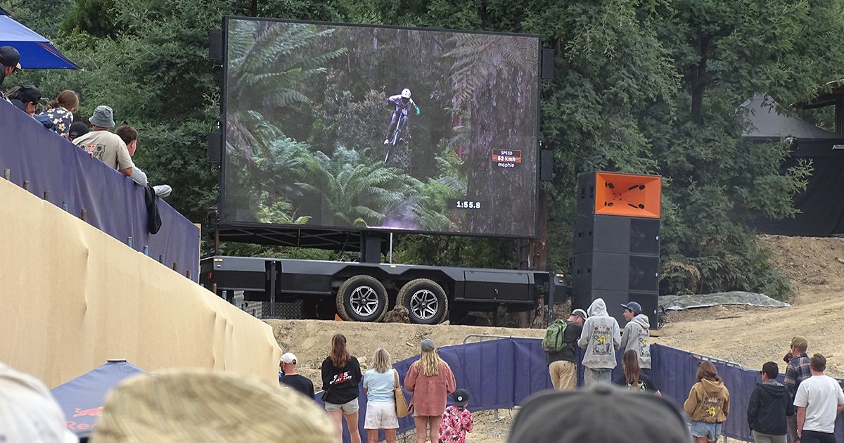 RED BULL GIVES CROWD FRONT ROW SEATS
